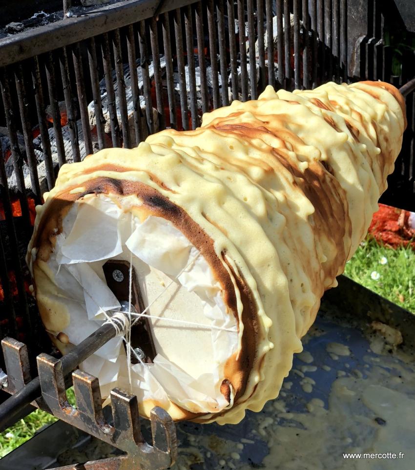 Le Gâteau à la Broche Le Meilleur Pâtissier saison 7, émission 3 ...