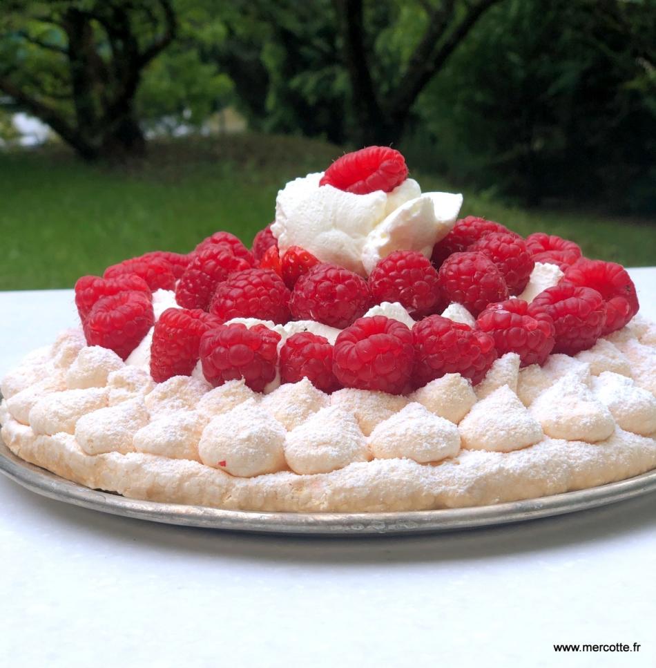 Pavlova aux fruits rouges dessert de saison et clap de fin LMP 8 – La ...